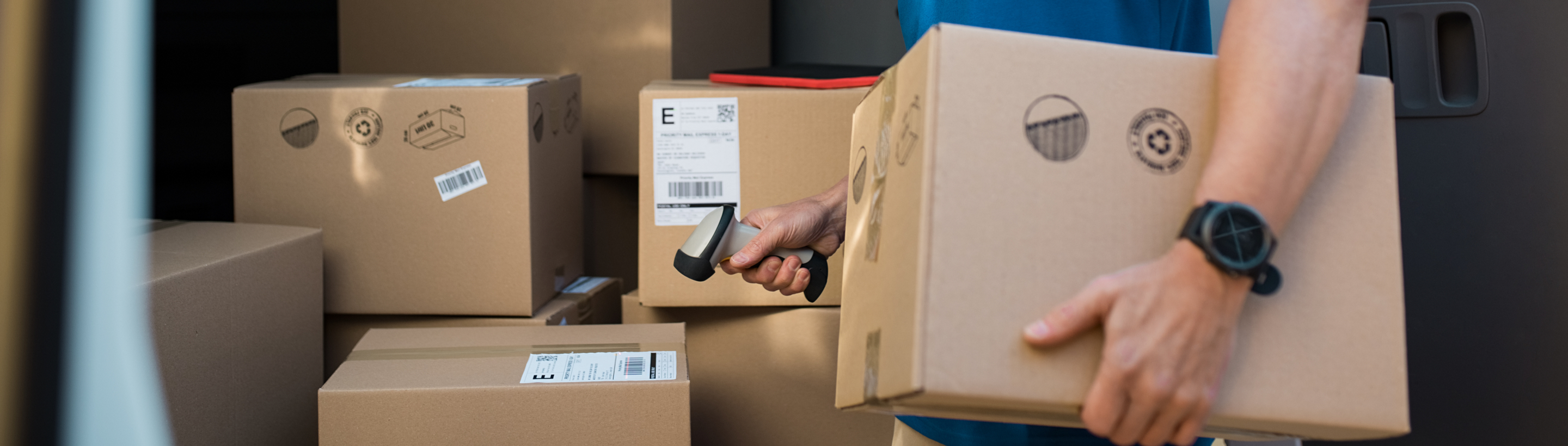 How to Choose the Right Shipping Carrier | DCL Logistics